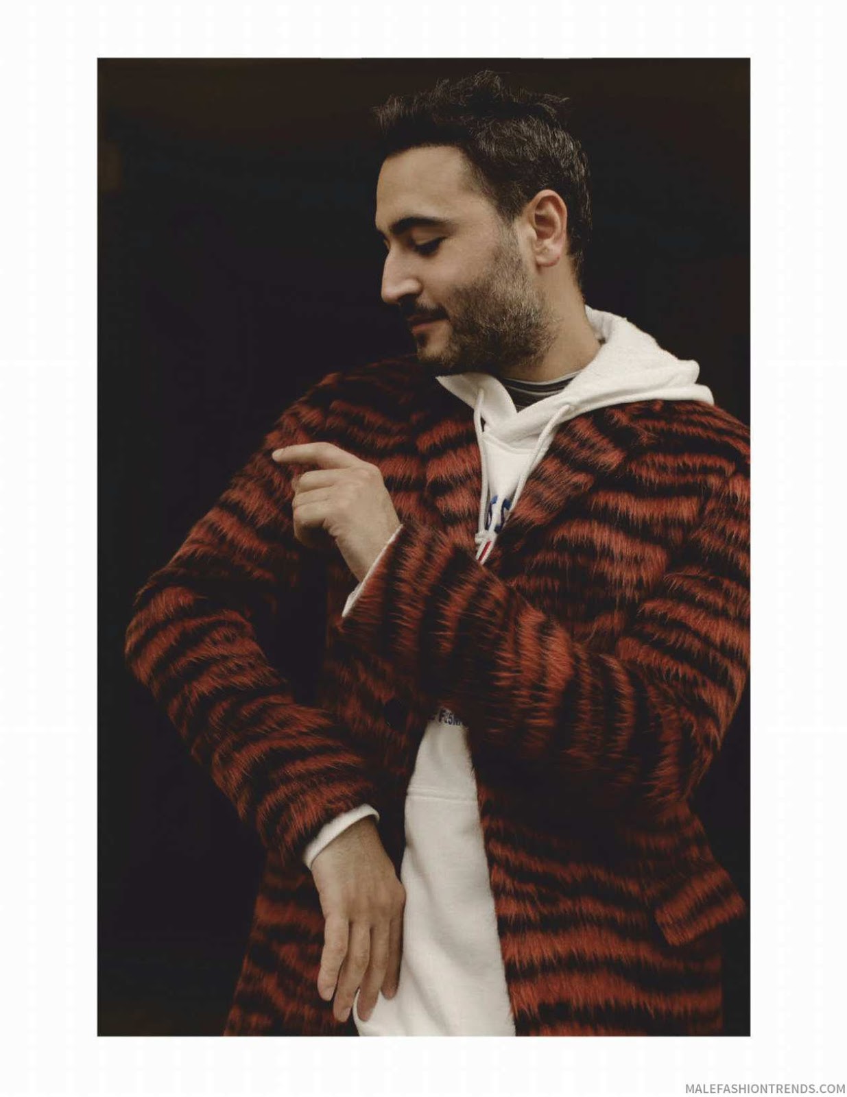 Jesús Navarro para Vogue Hombre en fotos de Luc Coiffait