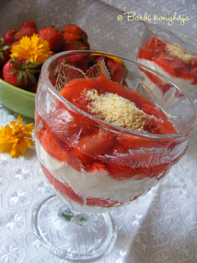 Barbi konyhája: Epres vaníliás krémtúró babapiskótával