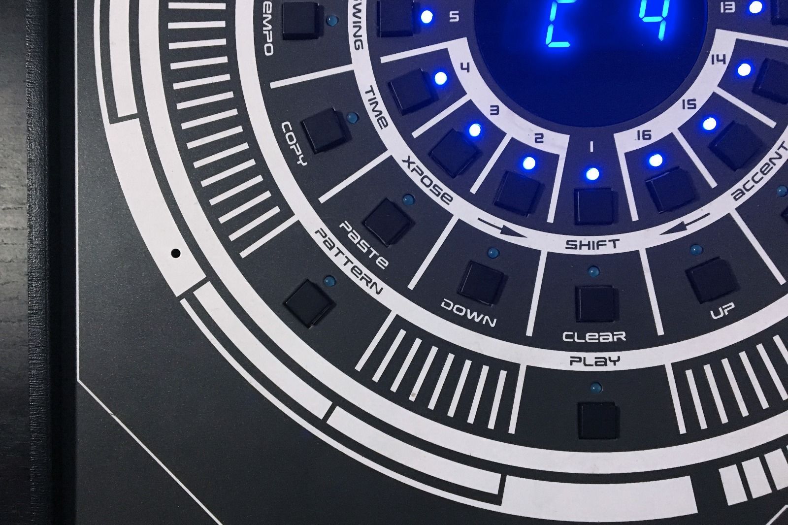 MATRIXSYNTH: Future Retro Revolution - Analog Monophonic Synthesizer