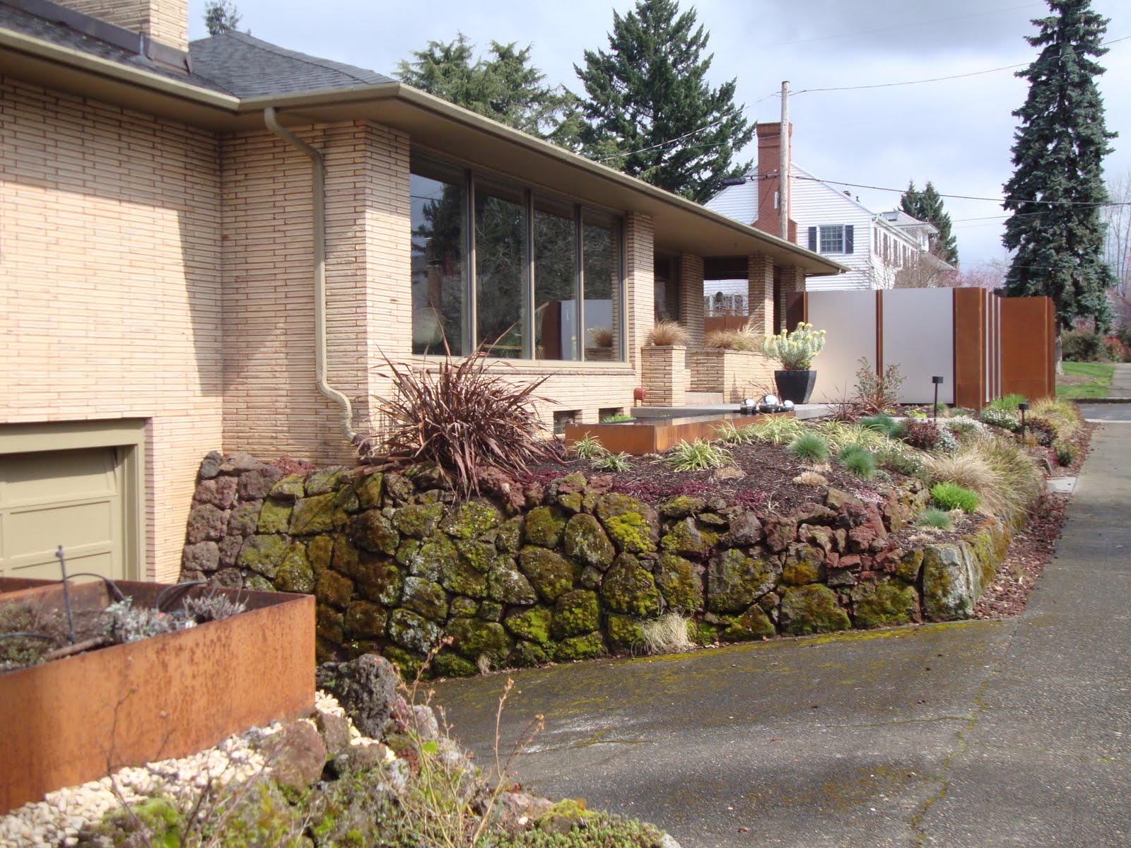 danger garden: Another discovered Cor-ten landscape