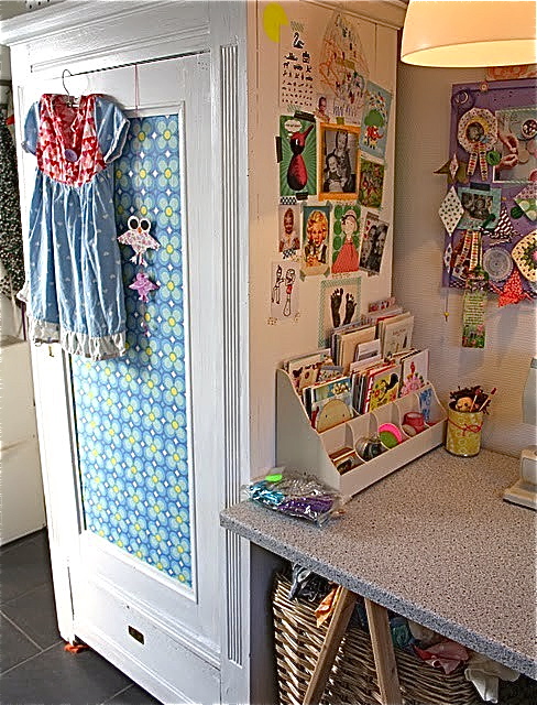 Beehive Art Salon: DIY with Vintage Wallpaper