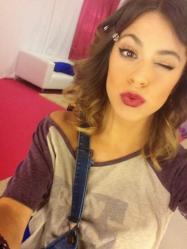 Tini Stoessel Oficial: Especial: "Selfies de Tini"