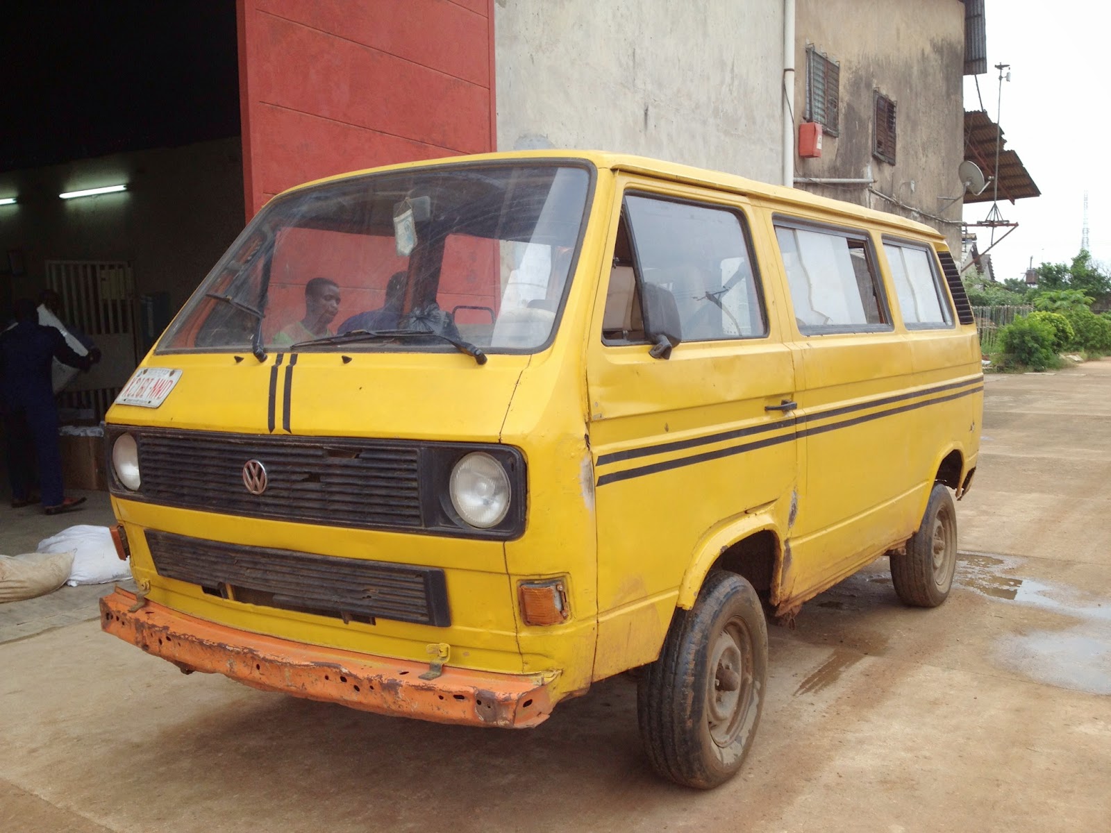 奈及利亞的黃色小巴 Nigeria Yellow Bus (Danfo) - 奈及利亞打工日記