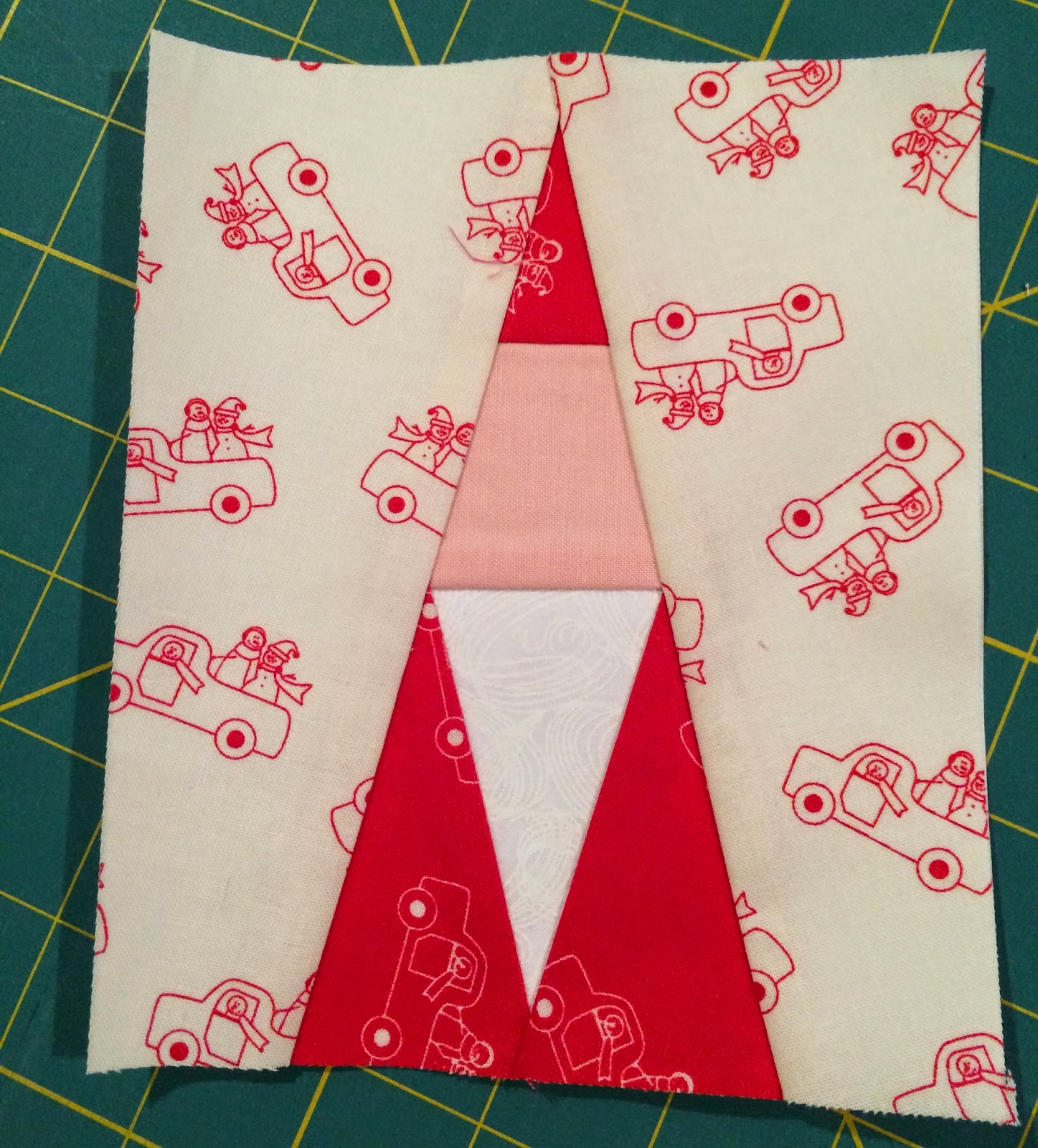 Modern Quilt Relish: Super Simple Paper Pieced Santa