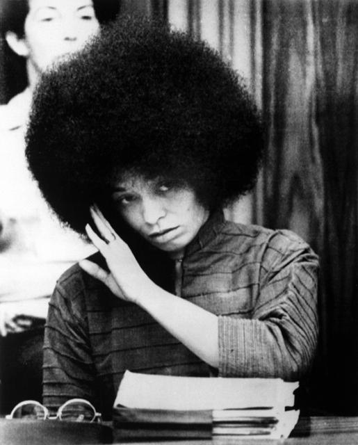 DULCE ÁNGEL NEGRO: LA HISTORIA DE ANGELA DAVIS