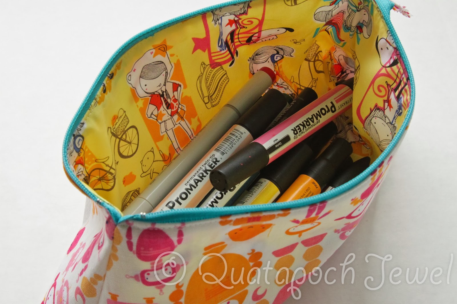 Threads and Pencils: Triangle like pencil pouch Tutorial