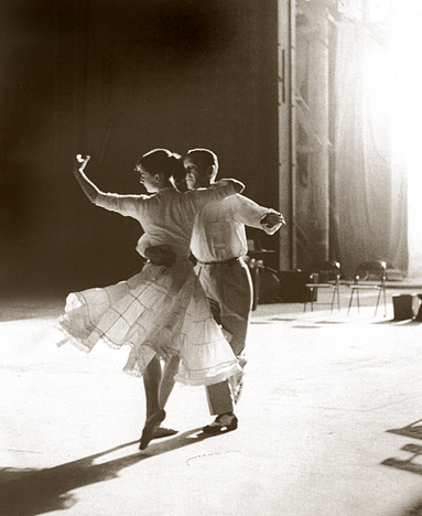 Create Beauty: Dancing Through Paris! ... and a give-away