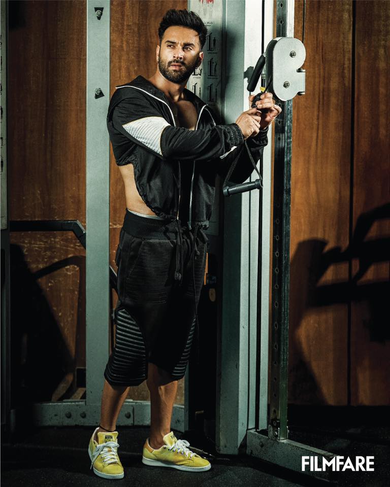 Shirtless Bollywood Men: Shirtless Pulkit Samrat working out. Dayumn ...