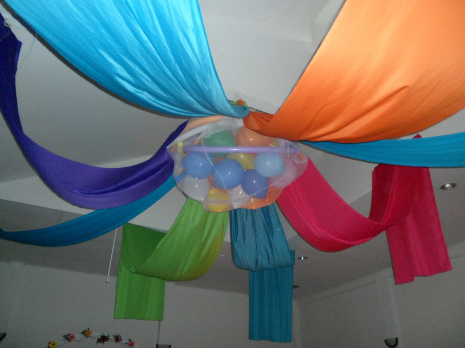 EVENTOS & DECORACIONES SILES: DECORACION CON TELAS