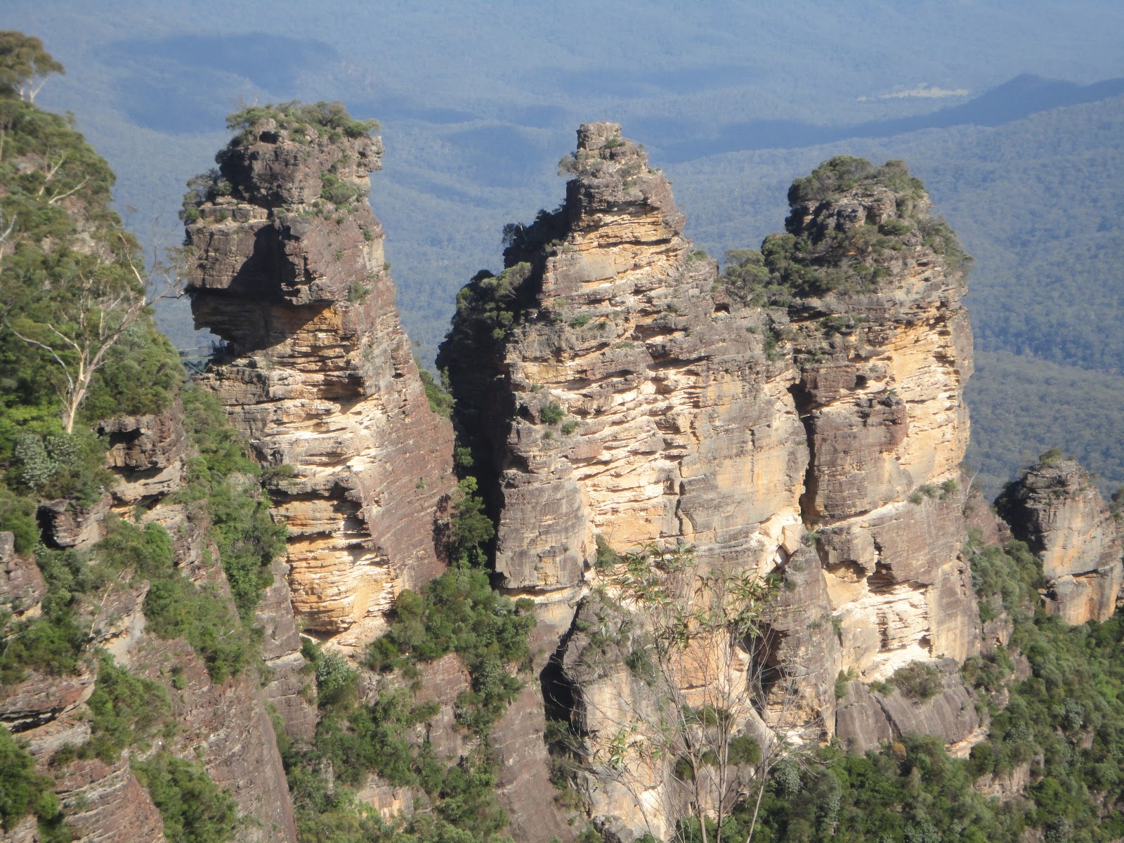 COLOURFULWORLD: A - Z of Australia - T is for The Three Sisters