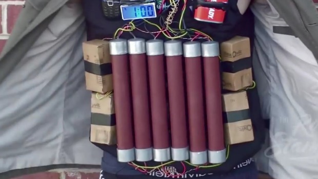 Homem-bomba faz pelo menos dez mortos no Nordeste da Síria.