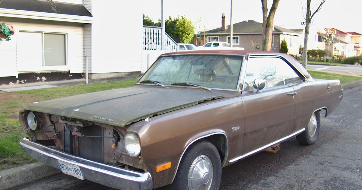 Old Parked Cars Vancouver: 1972 Plymouth Valiant Scamp