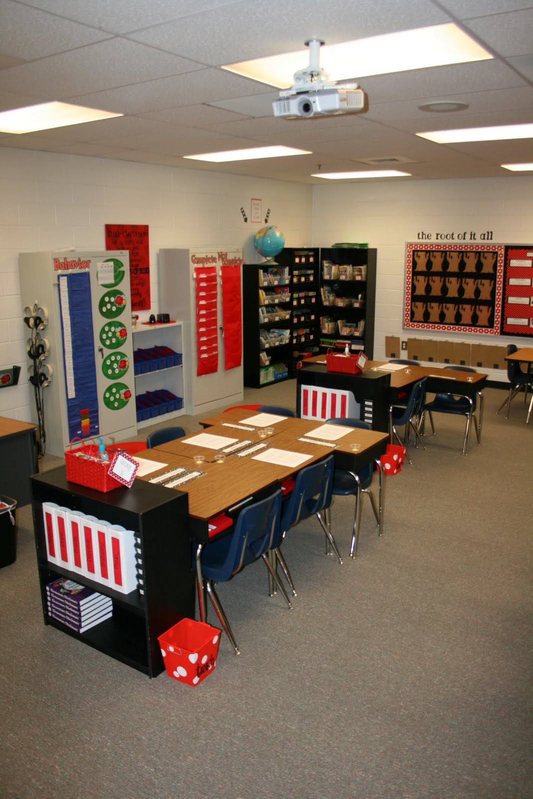 A peek into a beautiful classroom... - Queen of the First Grade Jungle