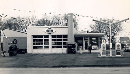 ON THE ROAD AGAIN: Johnnie's DX Service Station - Minonk, Illinois - 1960