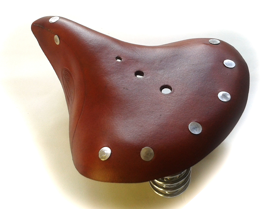 RECICLONEWORLD: How to make a leather saddle