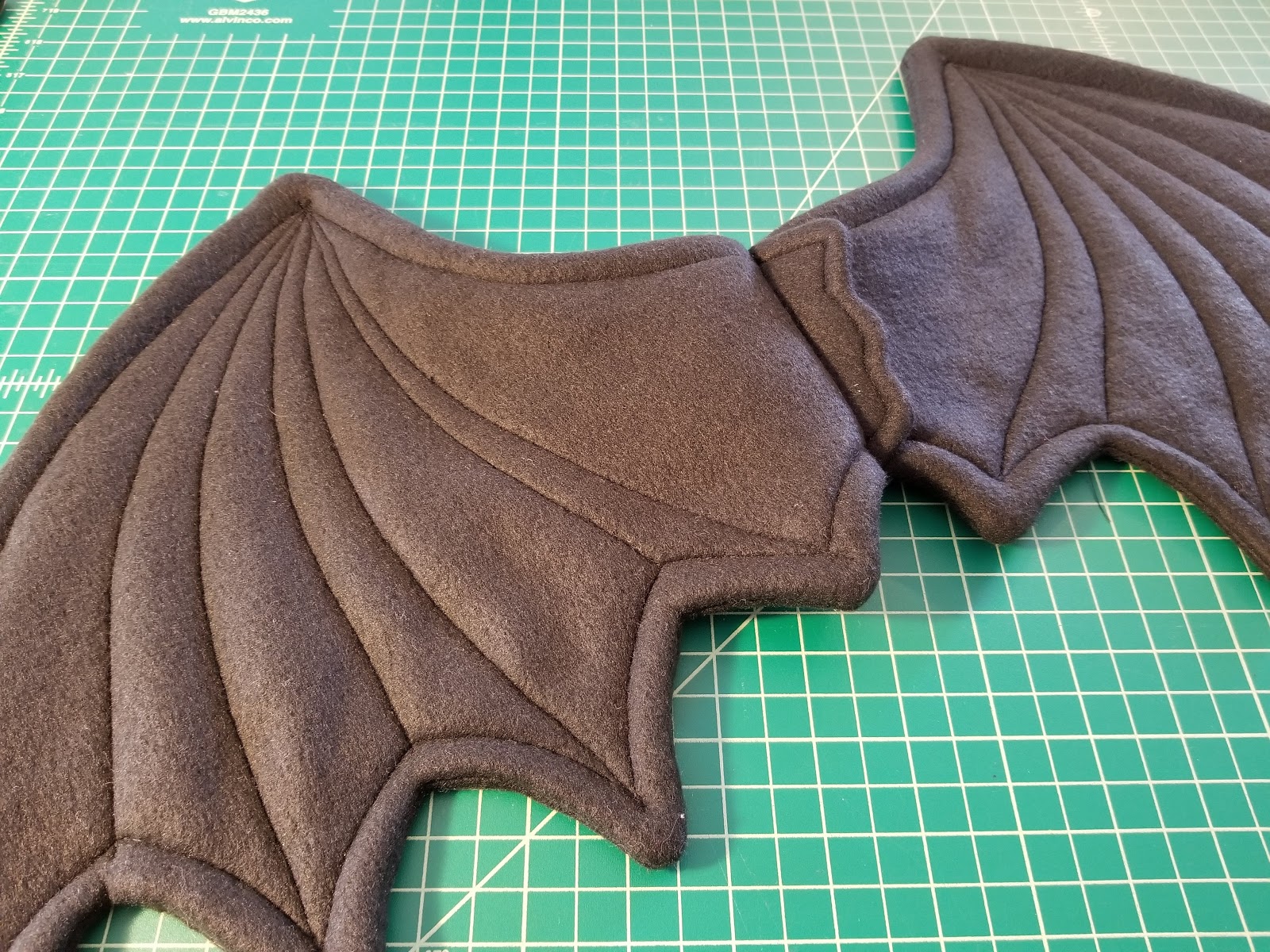 12 inch toothless dragon spring loaded wings - hitzik