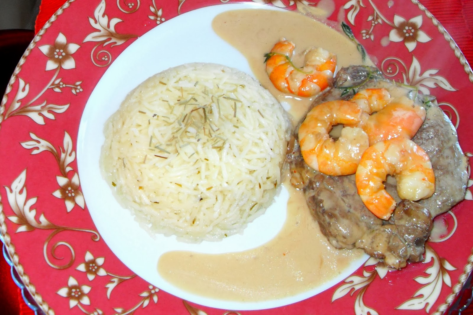 Cozinha da Nathália: Bife do lombo com molho de camarões e arroz ...