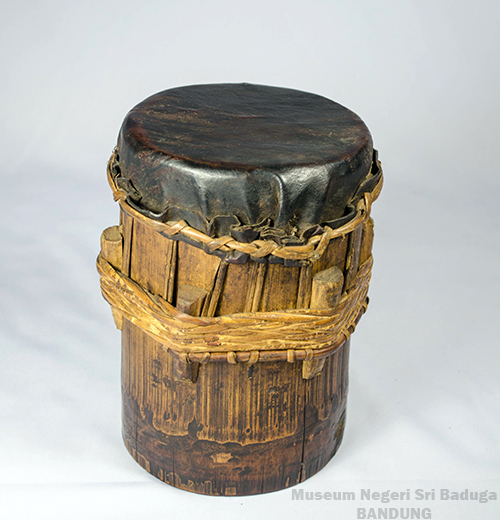 Alat musik tradisional: Pengertian alat musik tradisional kalampat.