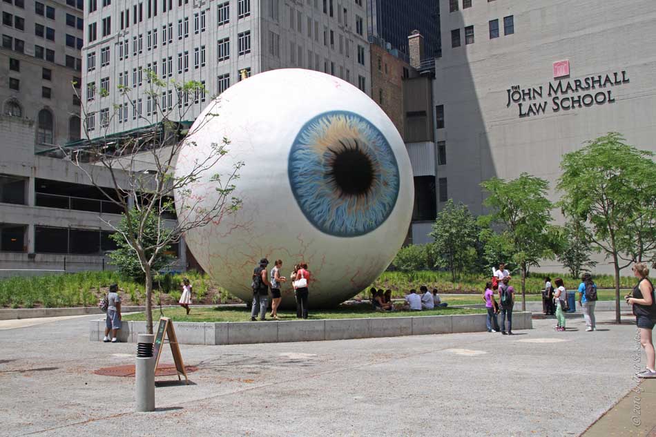 Public Art in Chicago: Eye and Cardinal [By Tony Tasset]