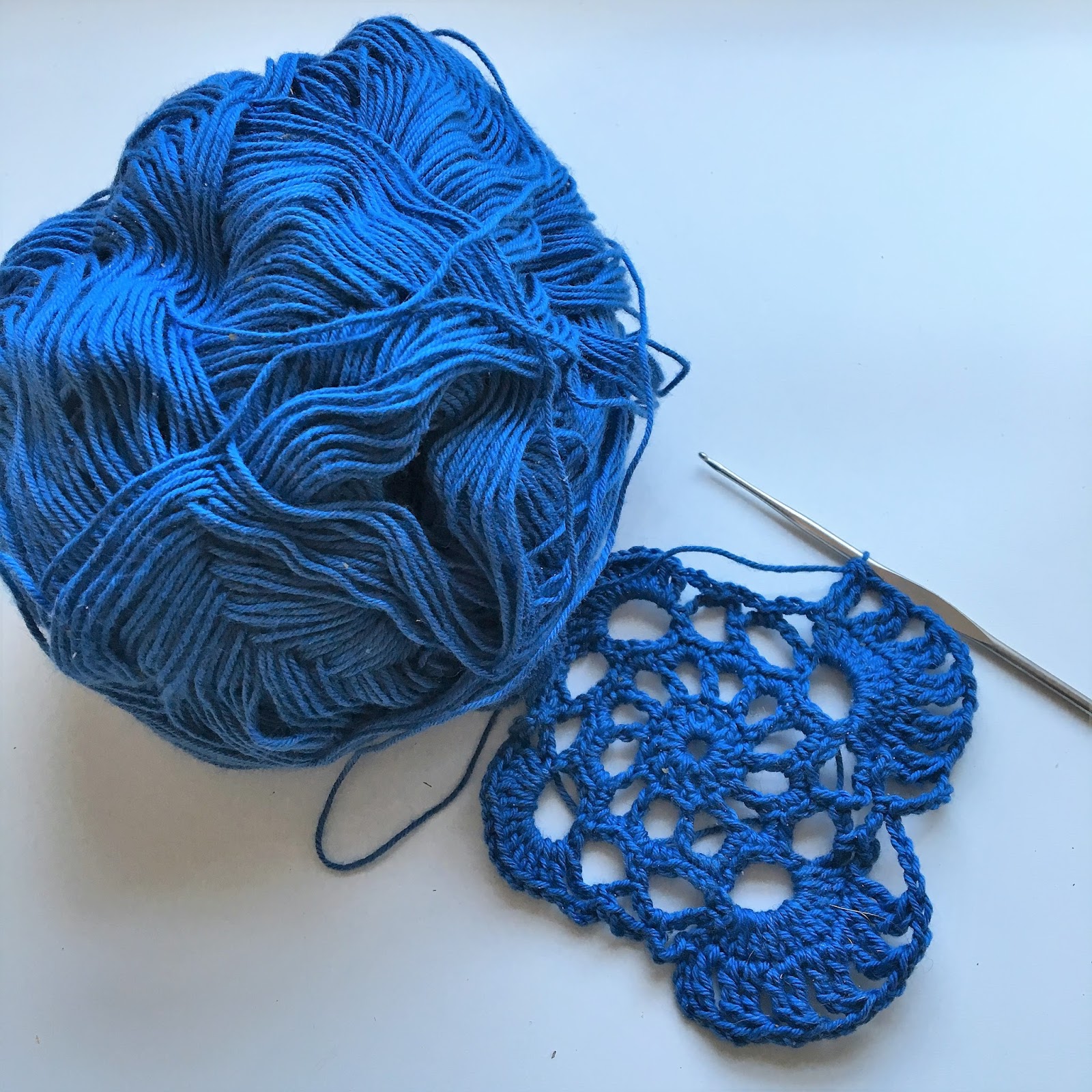 Breidablikkfruen: Hekleoppskrift på en heklet løper