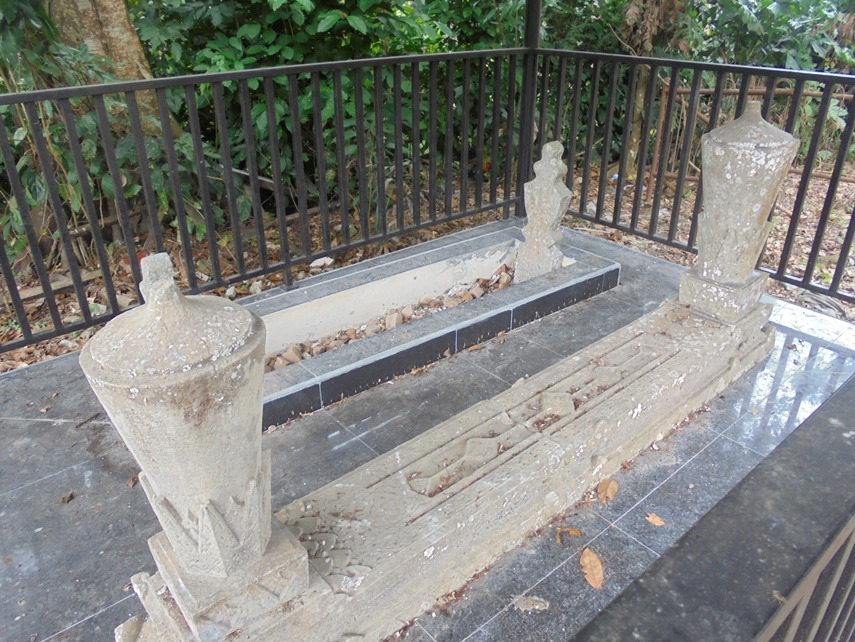 SENI LAMA MELAYU (MALAY OLDEN ART): Makam (Tomb of) Raja Ismail Siak