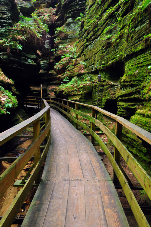 travelgawker: Canyon Path, Wisconsin Dells, Wisconsin