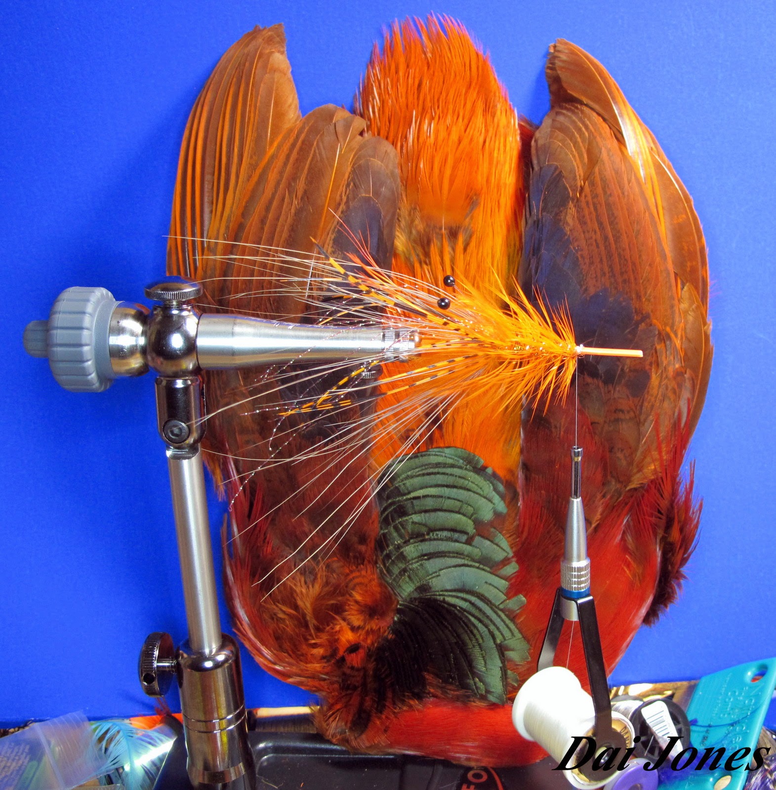 Flies step by step: Prawn tube, step by step.