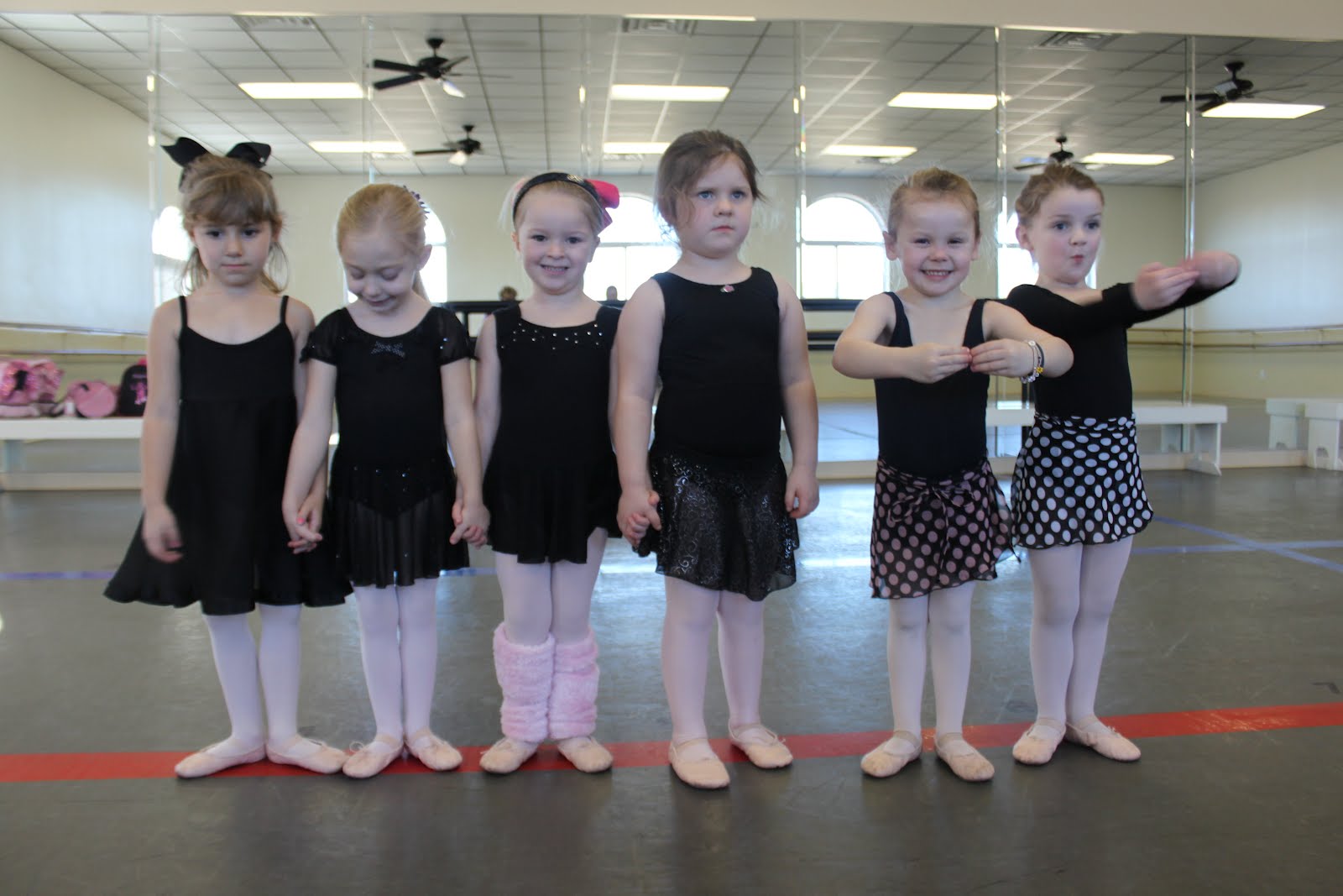 Mojoy: Ellie's Dance Class with Miss Linda Lou