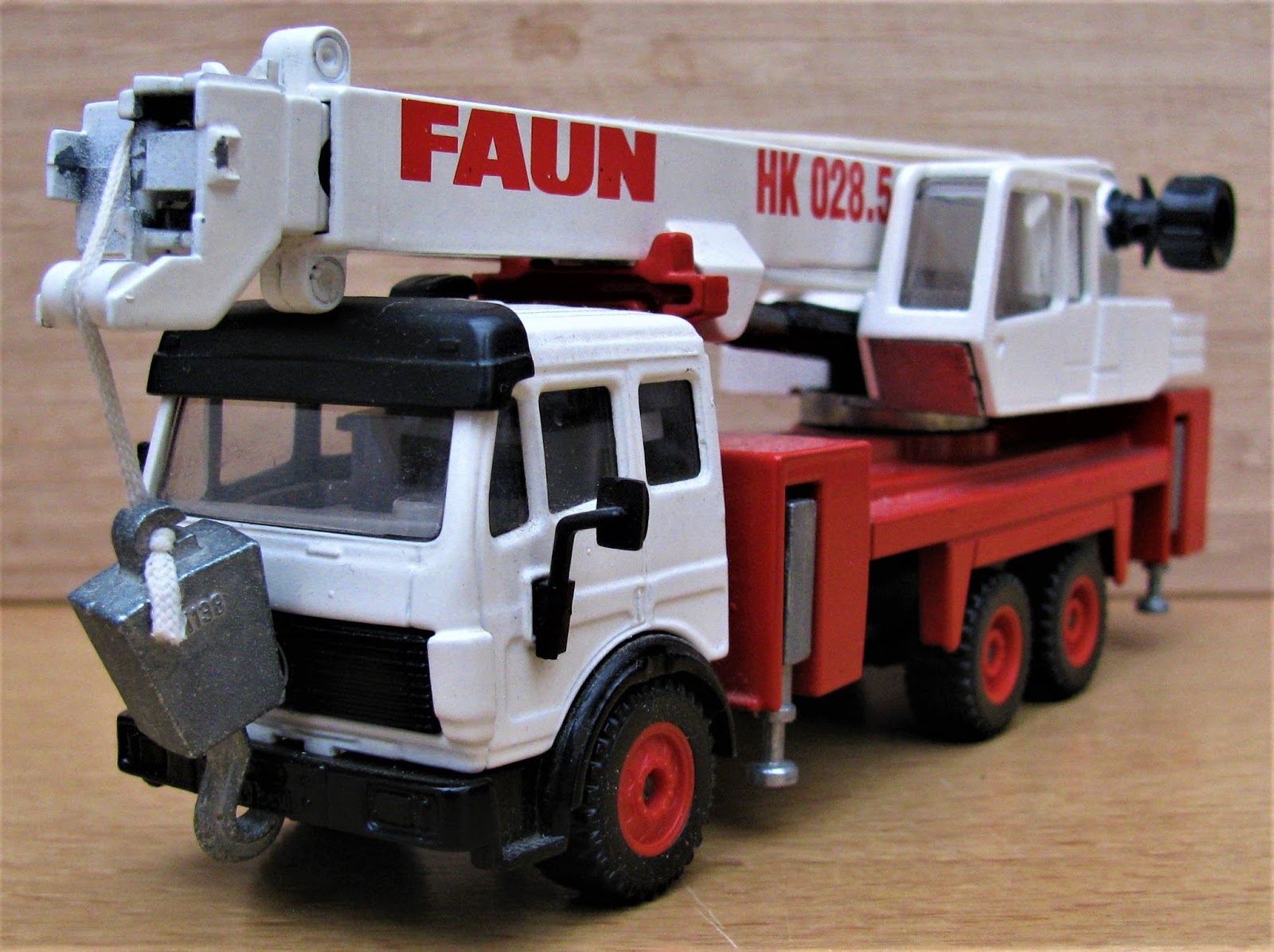 Siku Fotoblog.: Siku 3723 Mercedes Faun Teleskop-Autokran/Telescopic Crane.