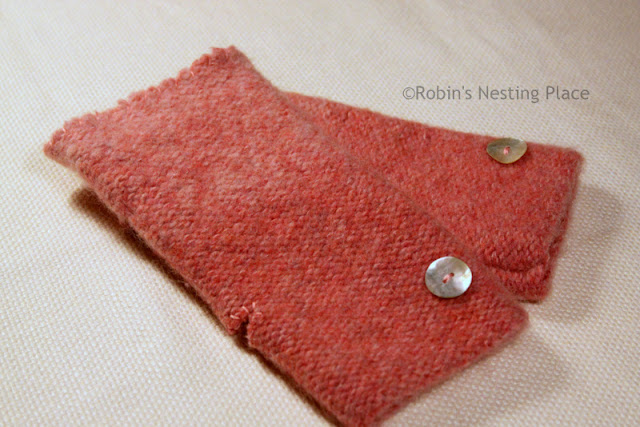 ROBINS NESTING PLACE: Easy Felted Arm & Wrist Warmers