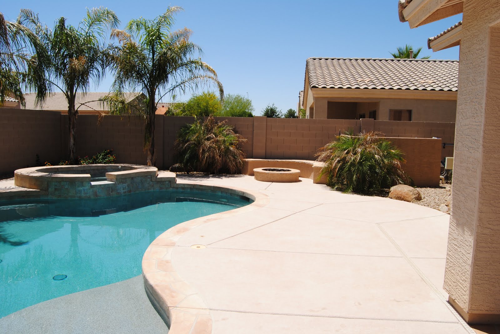 Ben, Jessica, Allyson, Kilee, & Radley: MTV cribs