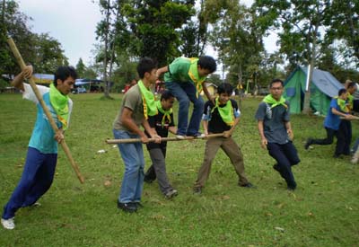 Kumpulan Games OutBound: 198. HUMAN LADDER (TANGGA MANUSIA)