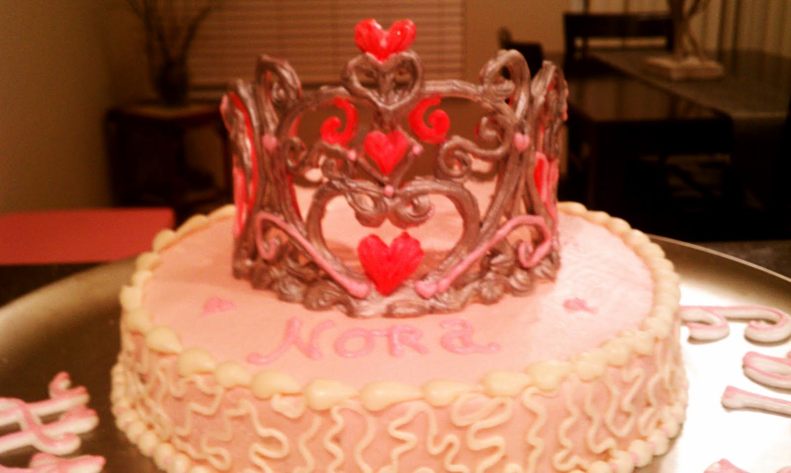 Buttercream& Buttons: Royal Icing Tiara ( for the princess in your life! )