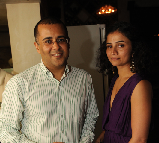 Author Chetan Bhagat Wife Anusha Bhagat Photos | Family Photos | Real ...