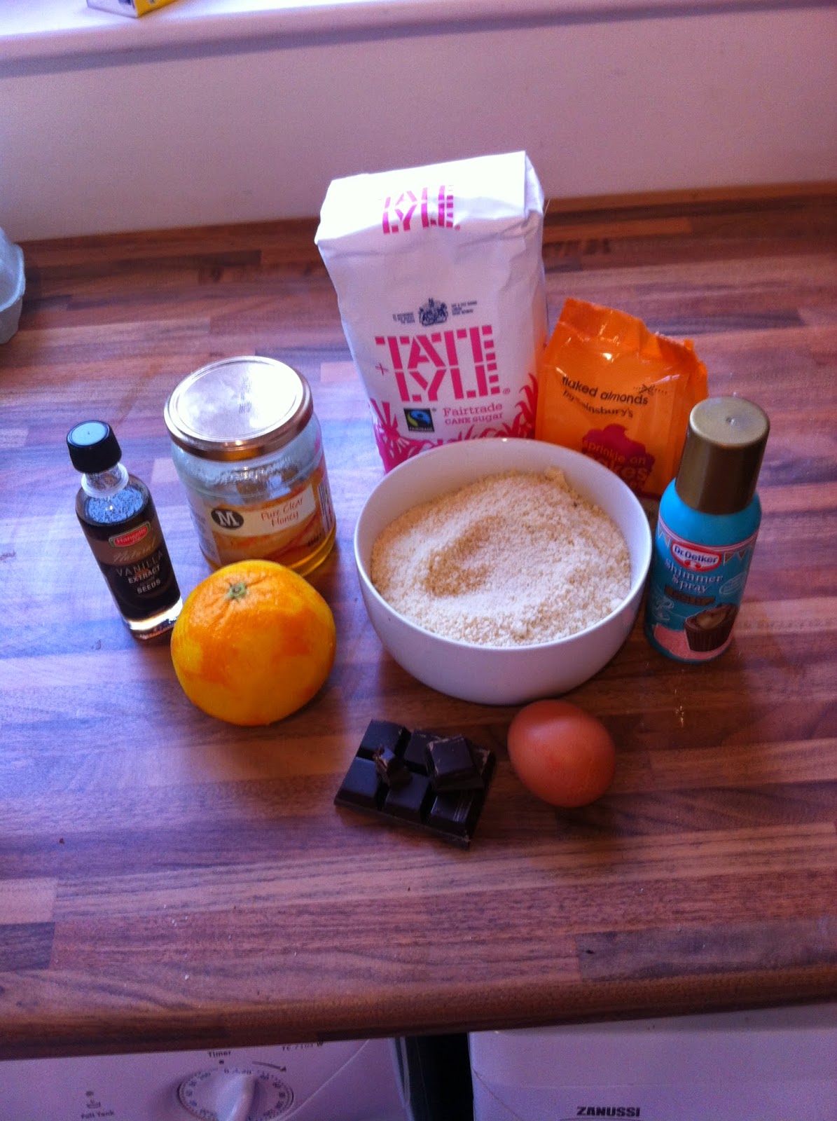 Ms B's Baking: Marzipan bees