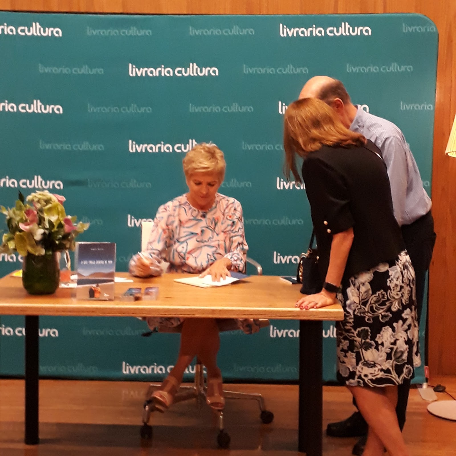 Oficina de Textos EscreViver: ANGELA BARROS FEZ LANÇAMENTO DE LIVRO NA ...