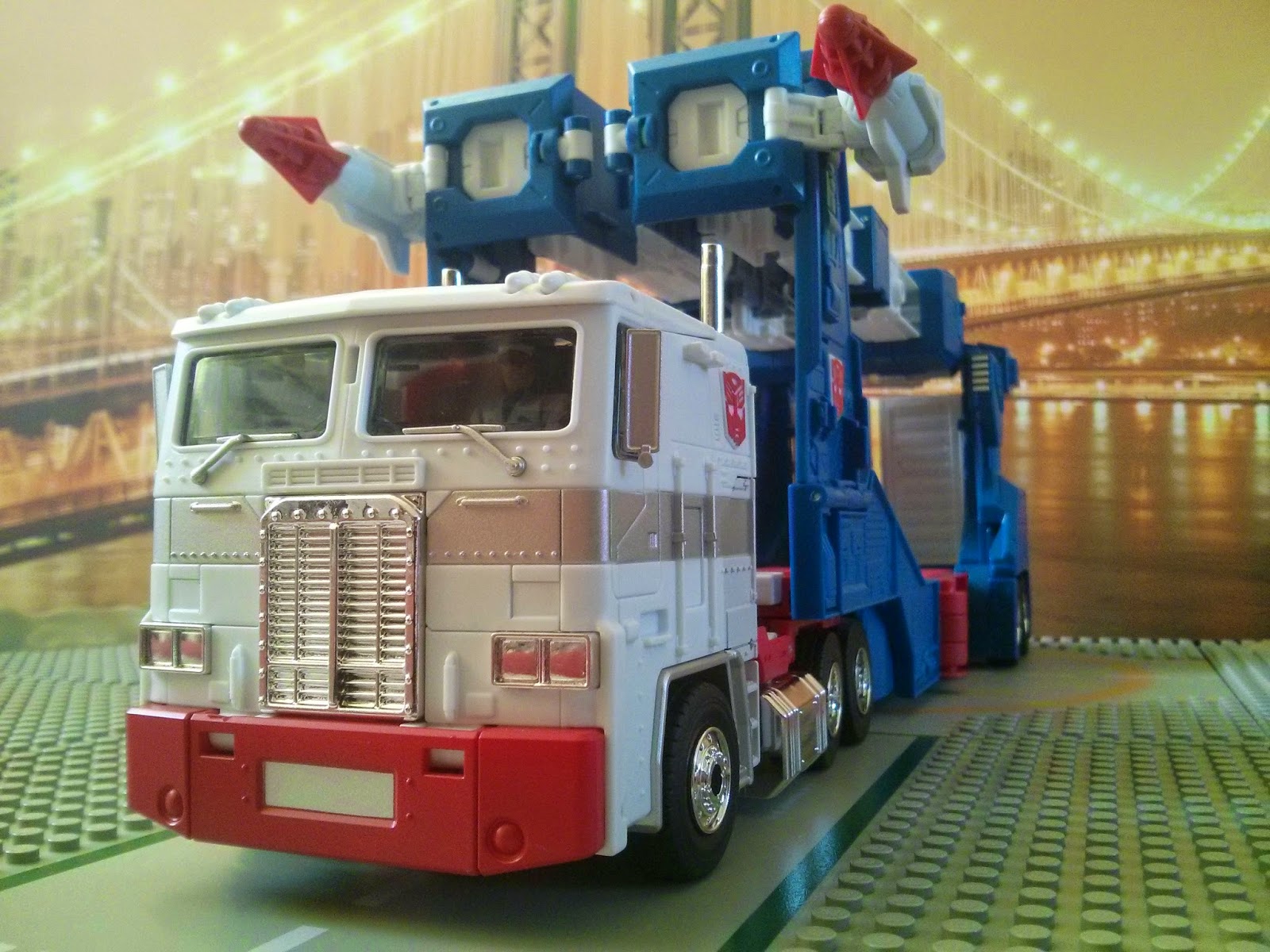 Toybox Soapbox: Transformers MP-22 Masterpiece Ultra Magnus Review