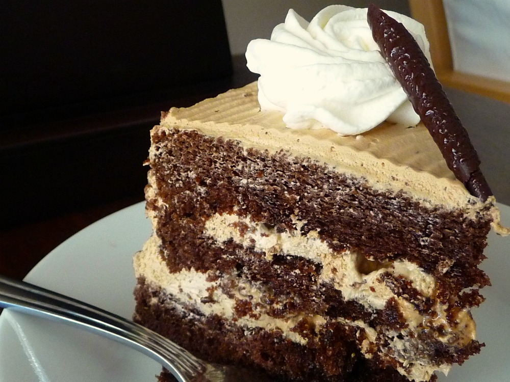 The Red Gingham: Take a Cake Break