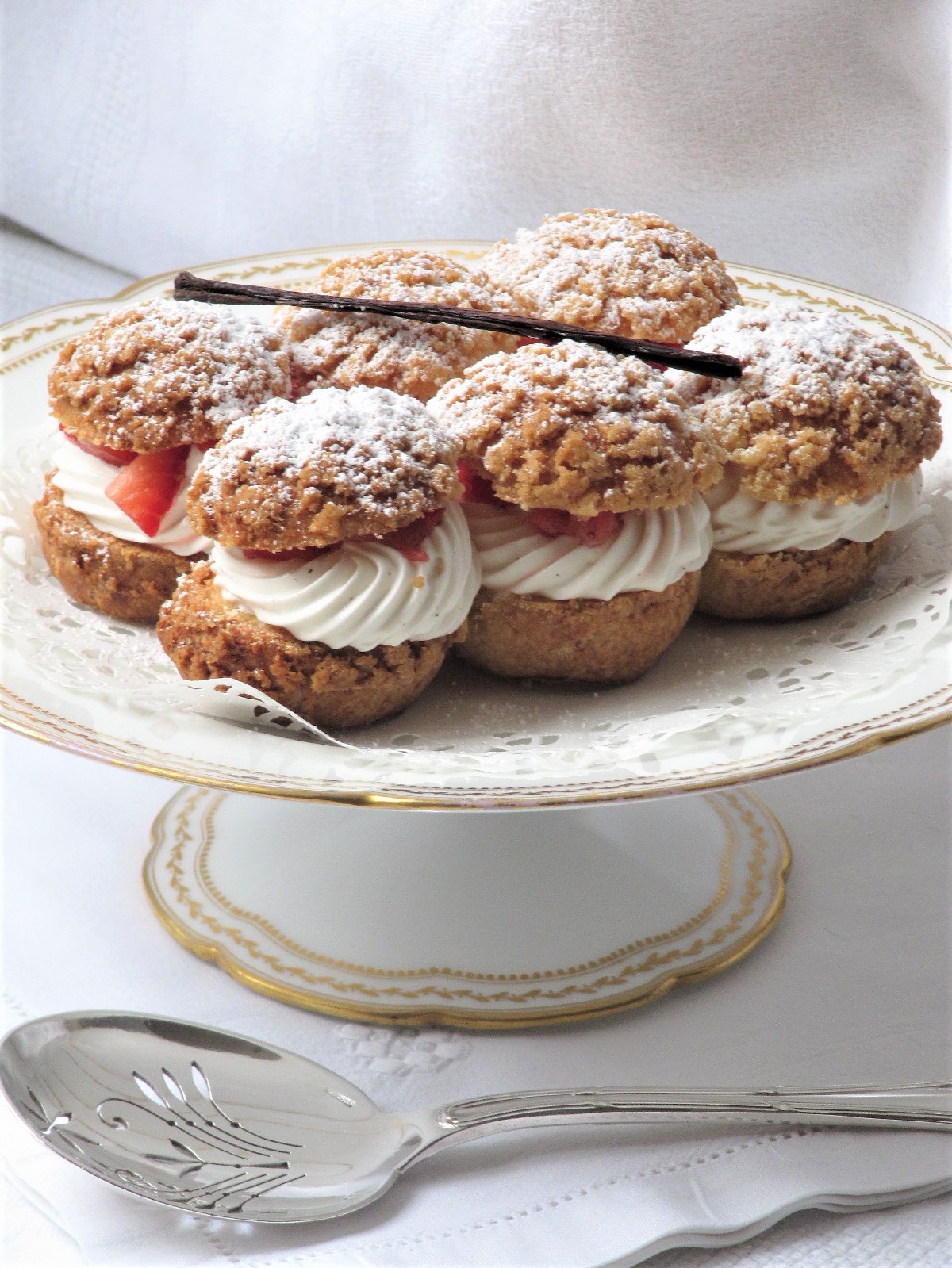 La cuisine d'ici et d'ISCA: Choux craquelin aux fraises