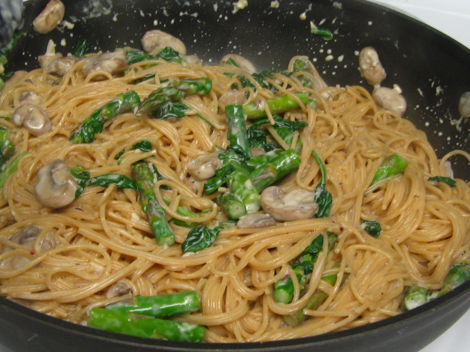 COOK IN LOVE: Ζυμαρικά με σπαράγγια και κρέμα γάλακτος