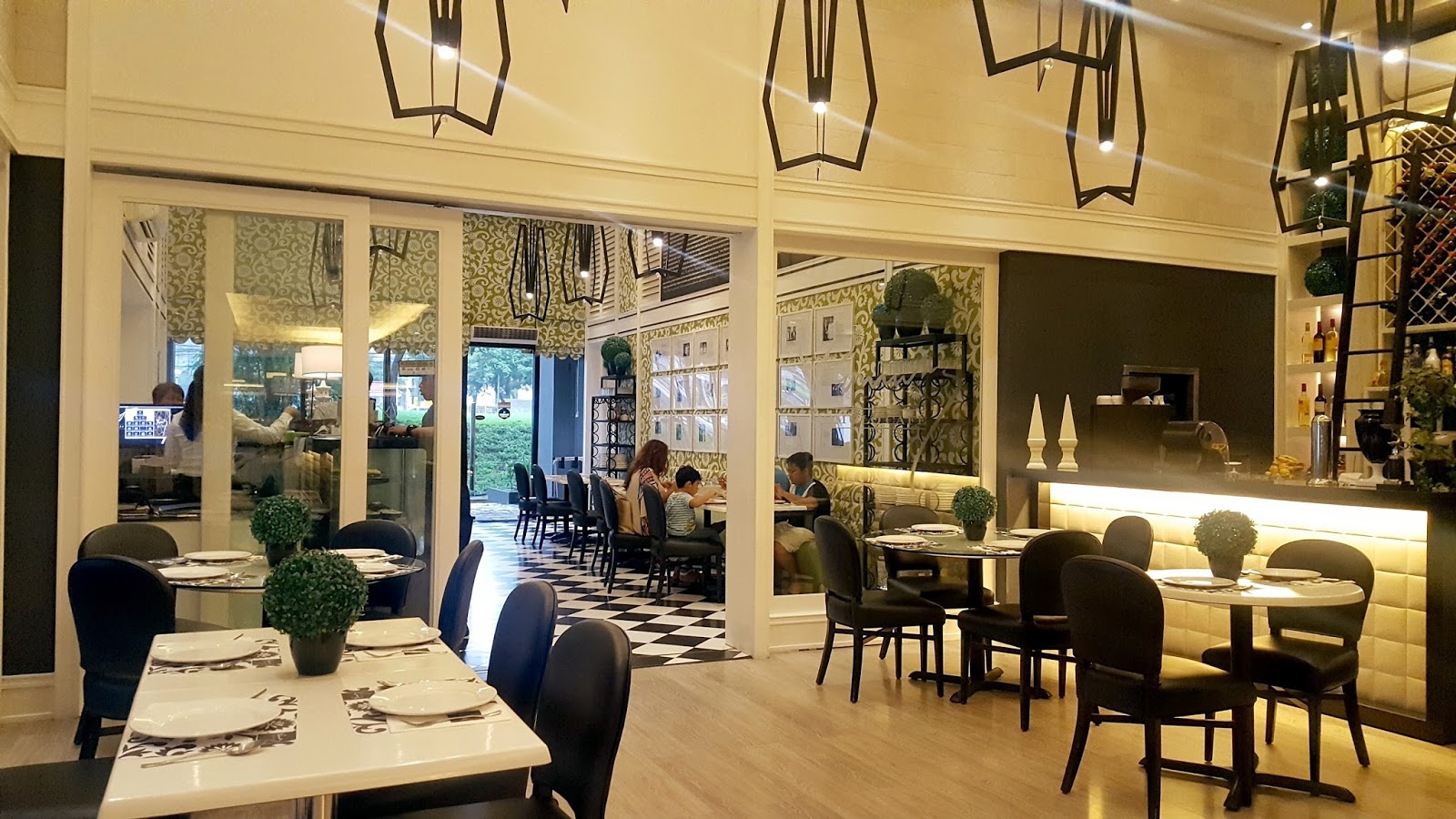 Sand Under My Feet: Romulo Cafe at Azumi Boutique Hotel Alabang