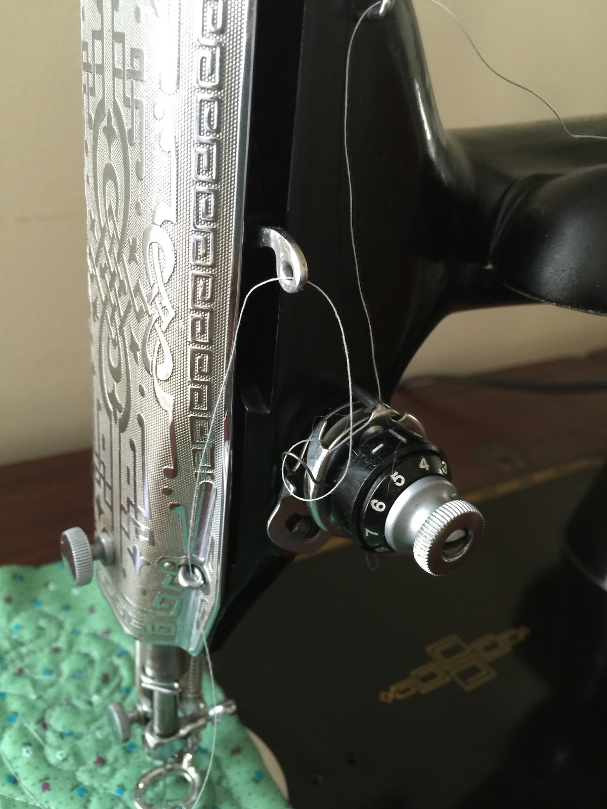 Quilting Revolution: FMQ with my Vintage Singer 201!