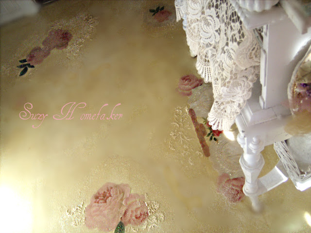 Suzy Homefaker: Pink and Gold glitter floor