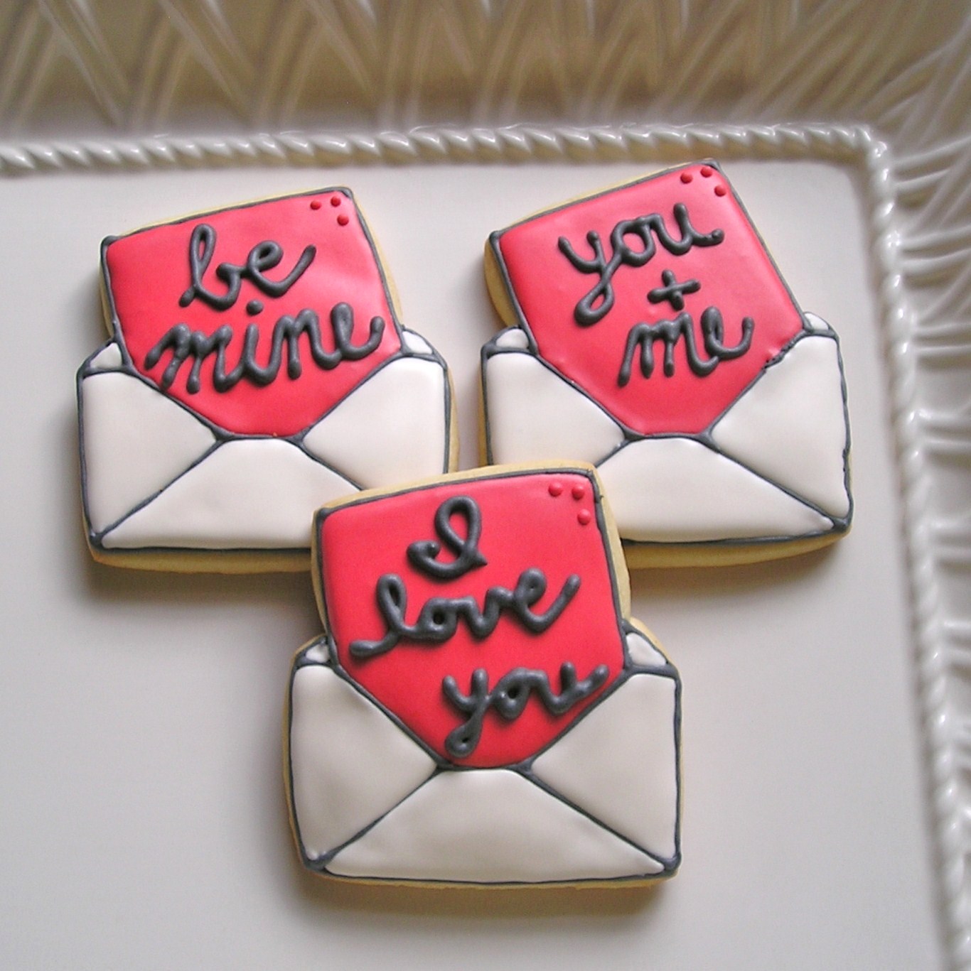 I let the note paper dry for a little while before piping the words ...