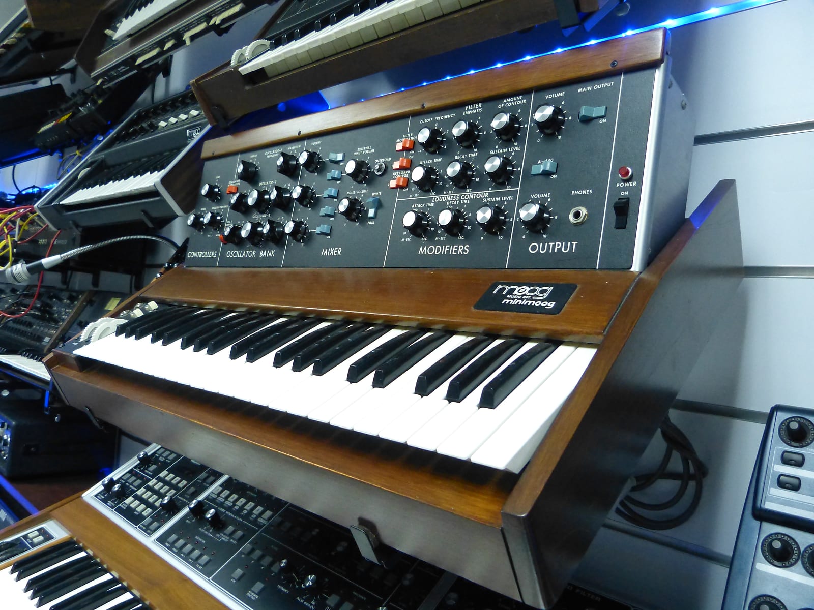 MATRIXSYNTH: Vintage Moog Minimoog Model D SN T2687F w/ Old Oscillator ...