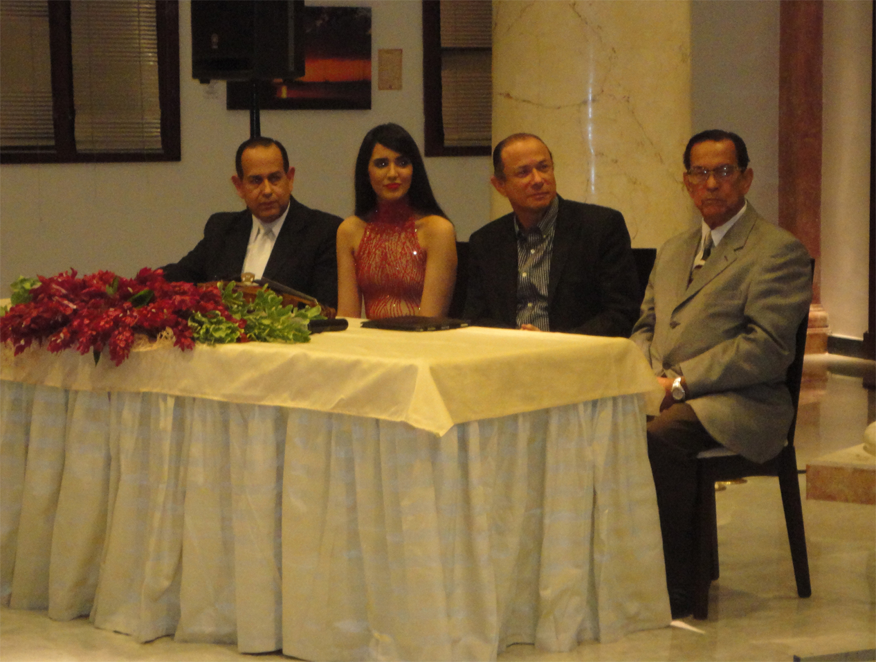 Arte y Sociedad: Violinista Aisha Syed presenta al público su primer CD ...