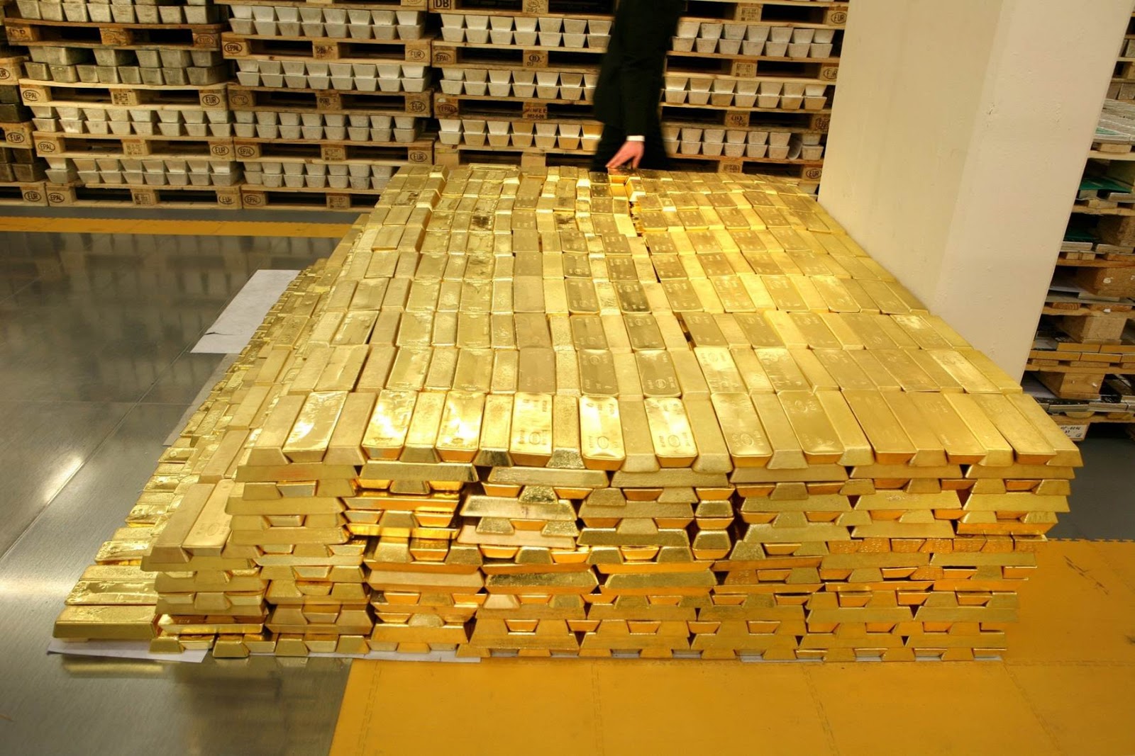 RUSSIAN GOLD RESERVES RISE IN JUNE; WHY IS RUSSIA STILL BUYING GOLD ...