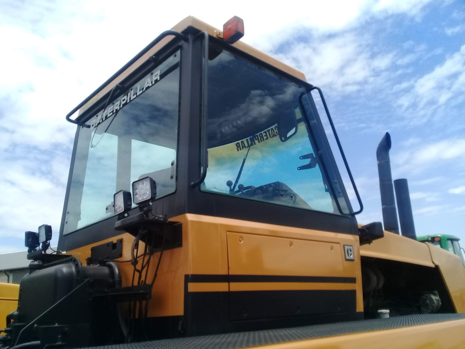 MAQUINARIA AGRICOLA INDUSTRIAL: Tractor CAT Challenger 65C $29,000 Dlls.