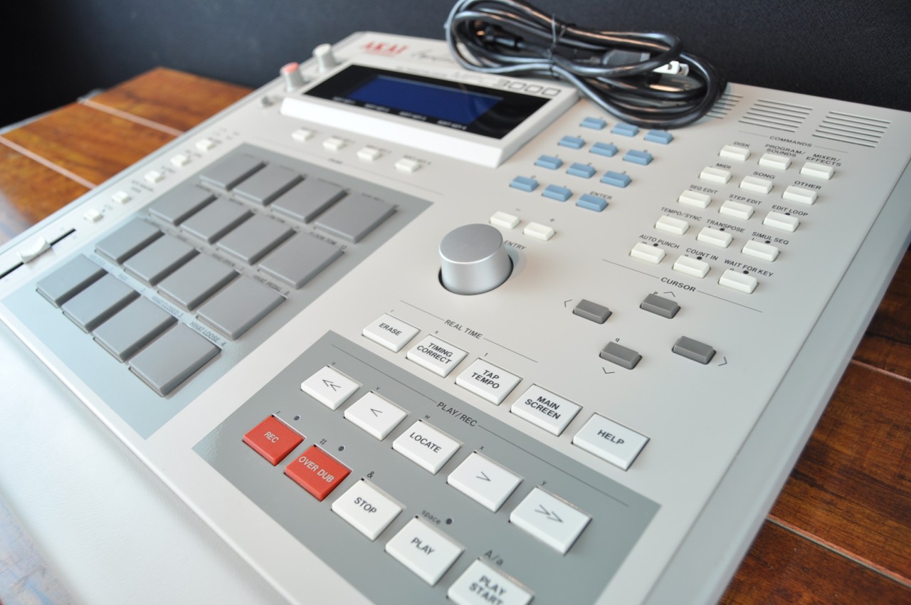 MATRIXSYNTH: AKAI Roger Linn MPC 3000 SN 89425-00143