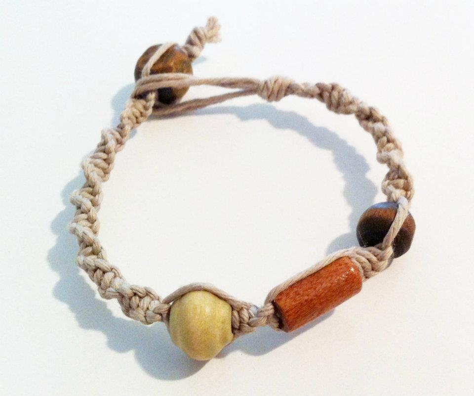 We Read!: Photo Tutorial: Macrame Bracelet